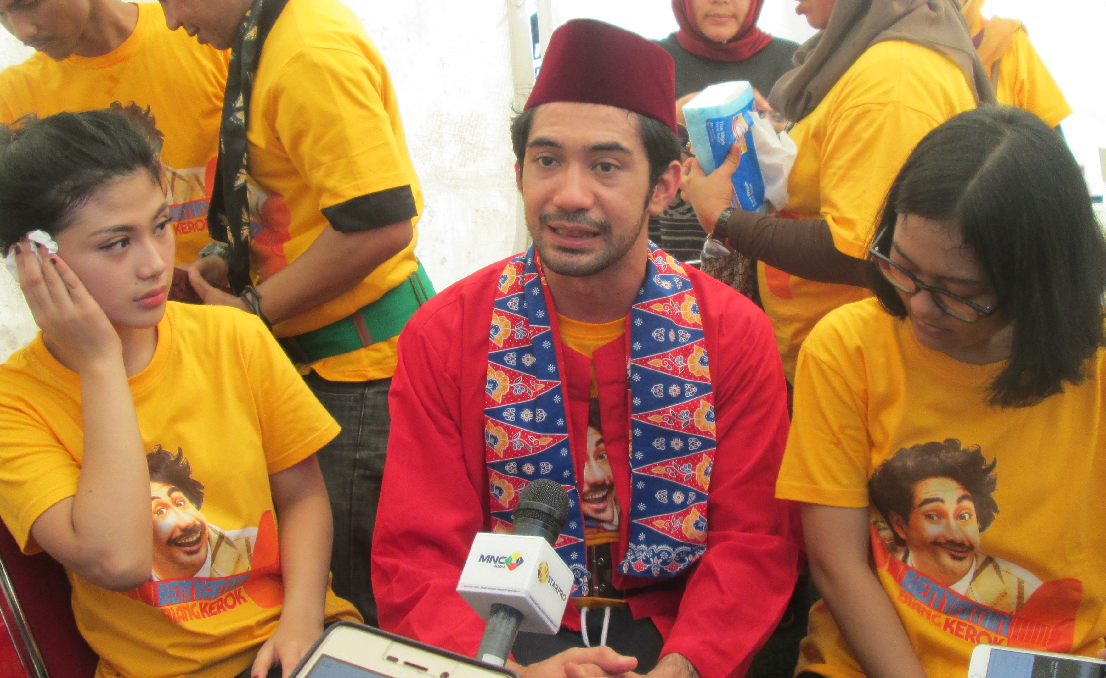 Reza Rahadian Diangkat Jadi Keluarga Benyamin Sueb Reza Rahadian Diangkat Jadi Keluarga Benyamin Sueb